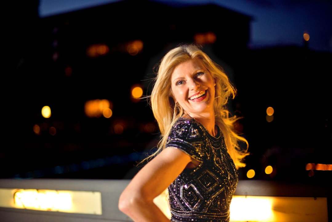 Top-Age-Model-Erfinderin RENATE ZOTT zeigt auf ihrem neuen (Fashion ...